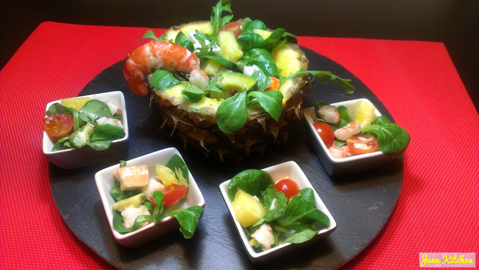 Jana Kitchen: Piña rellena de marisco