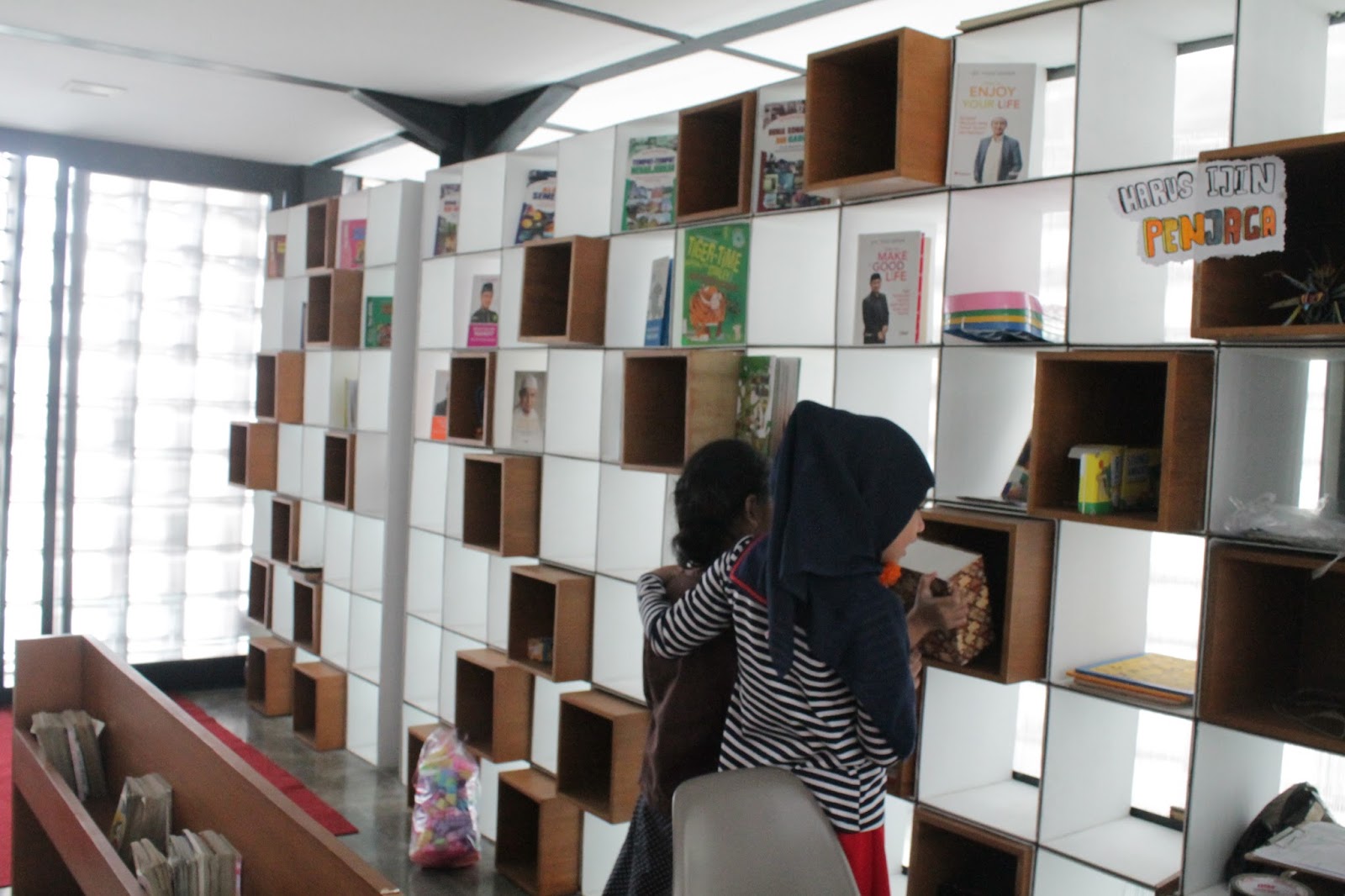 Microlibrary, Surganya Bacaan Taman Bima. | THE LOST TRAVELLER