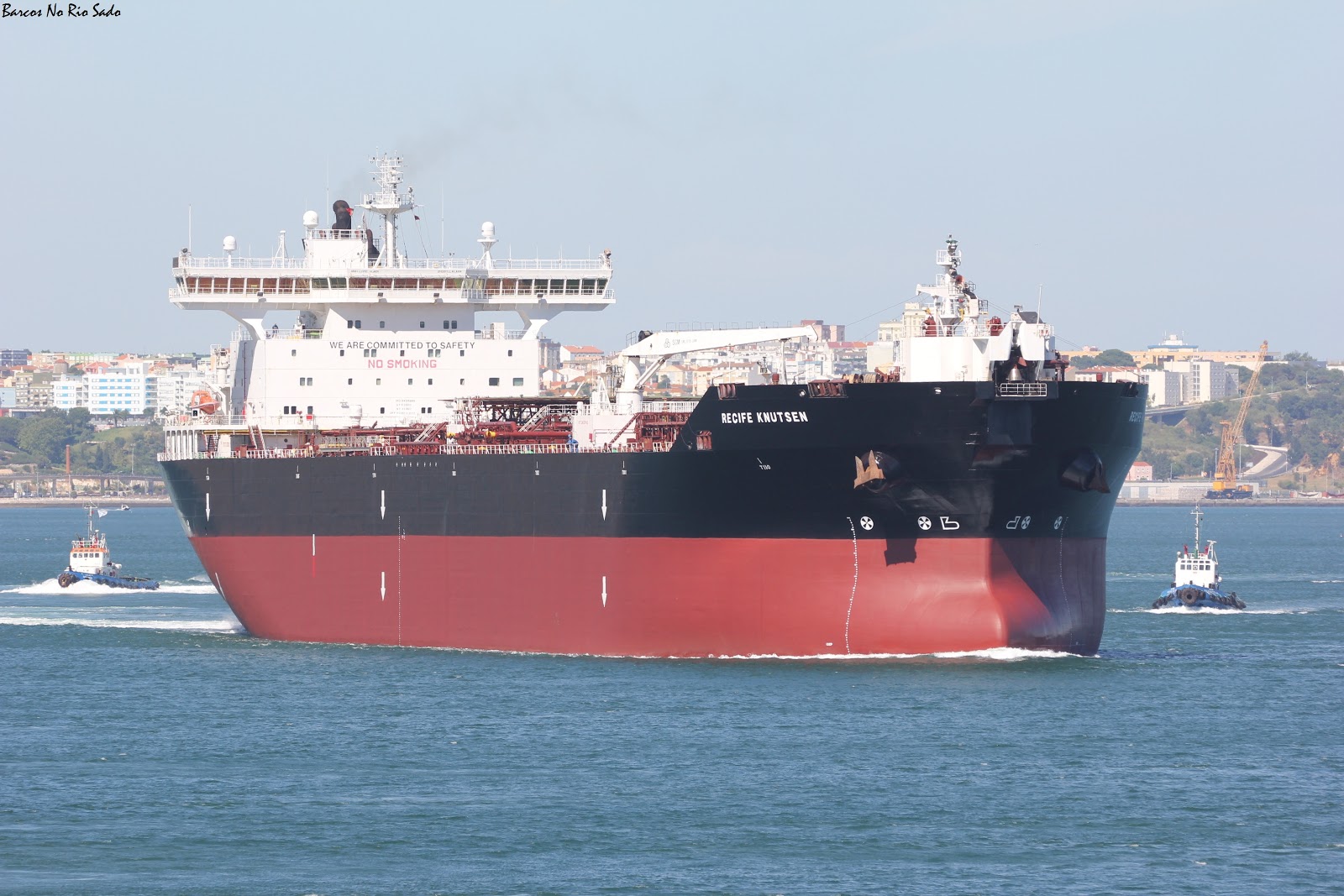 Barcos No Rio Sado: Recife Knutsen