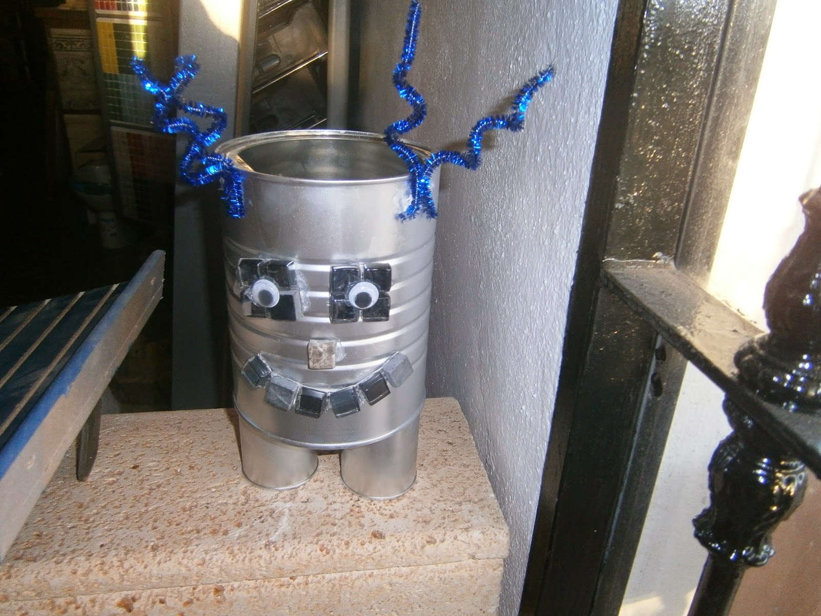 ** Dressmaker **: robots reciclando latas!!!