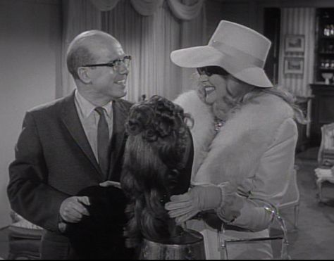 Sex In A Submarine: THRILLER Thursday: A WIG FOR MISS DEVORE