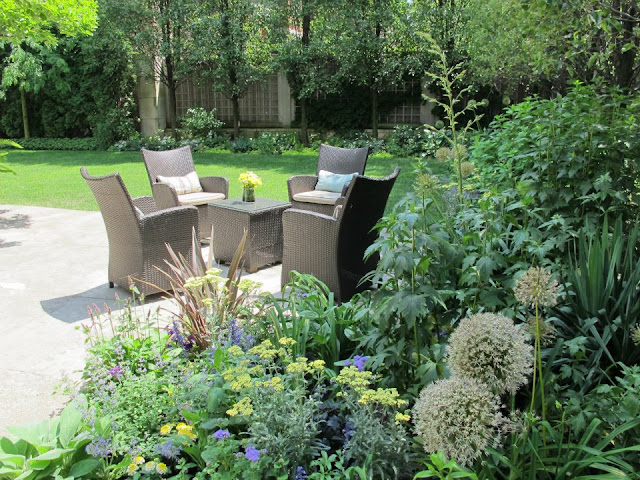 the garden: Shades of Grey