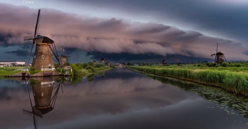The Big Wobble : Massive supercharged storm filmed over world heritage ...