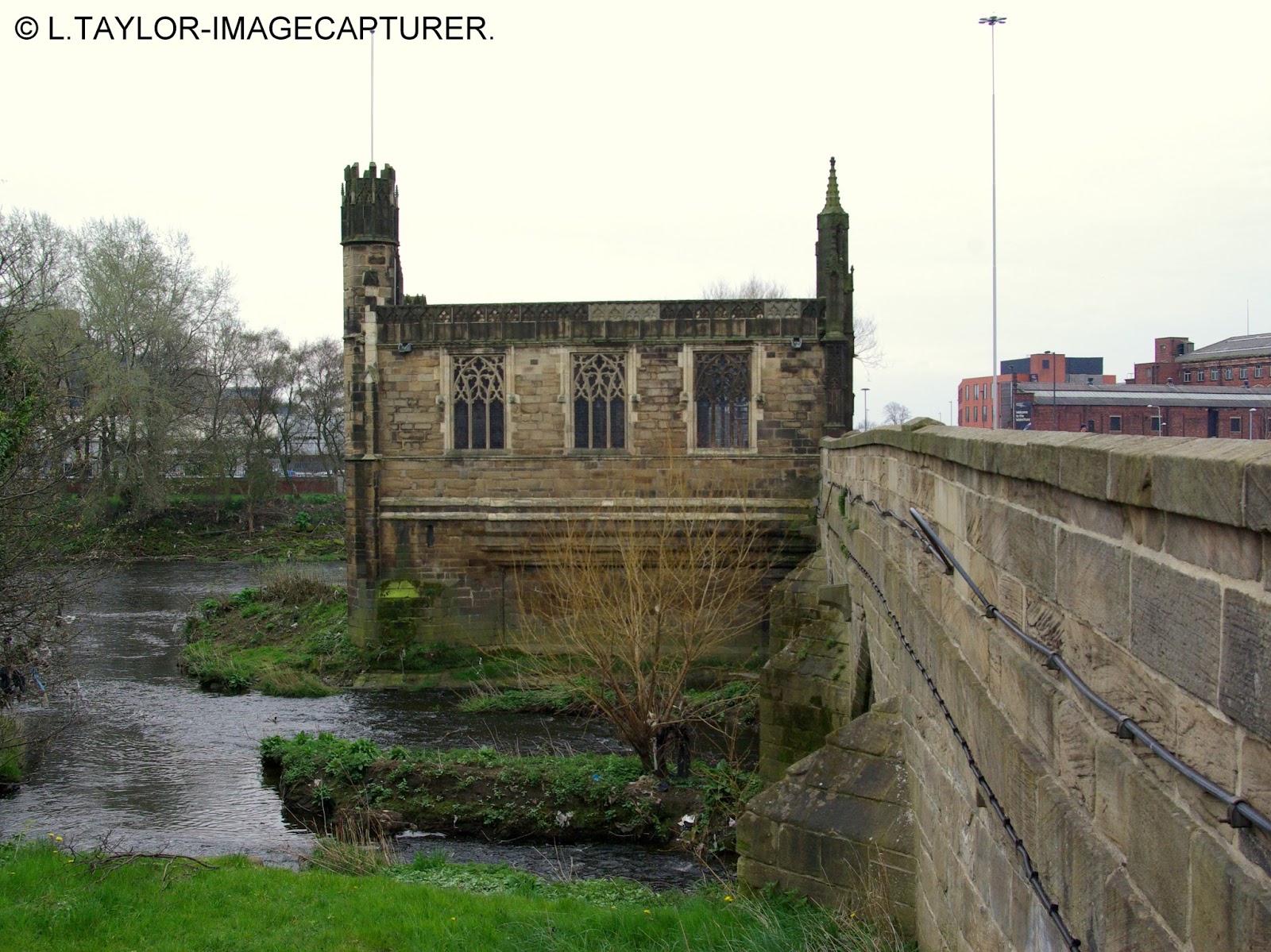 IMAGECAPTURER.: WAKEFIELD BRIDGE and CHANTRY CHAPEL.