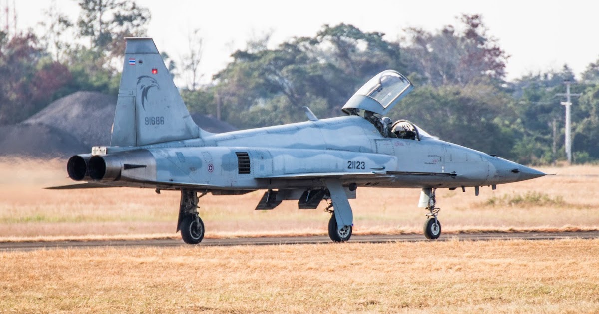 THAIDEFENSE-NEWS: Photo Gallery : RTAF F-5T Tigris @ Wing 21 Ubon