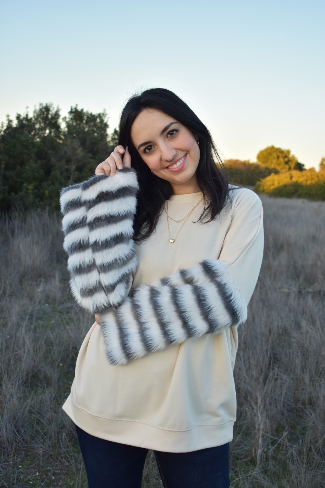 SUDADERA CON MANGAS DE PELOS - Cris Casual