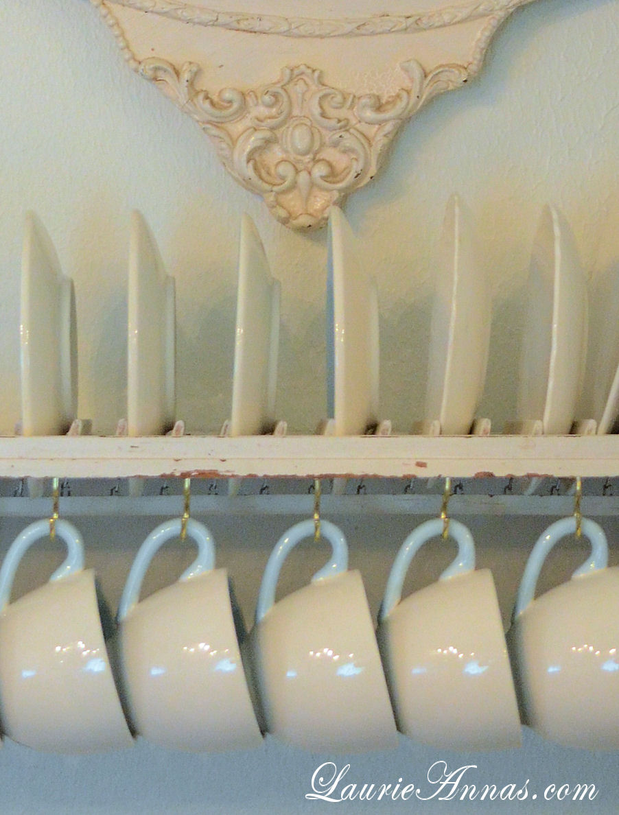 LaurieAnna's Vintage Home: DIY Shutter Plate Rack