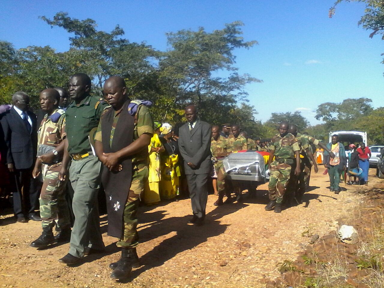 Gweru news, views, and solutions: Nhari buried: Supporters chant 'down ...