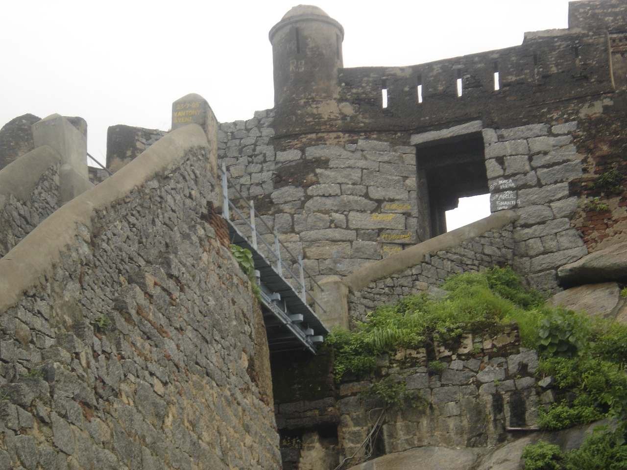 Tamilnadu Tourism: Gingee Fort, Gingee (Senji)