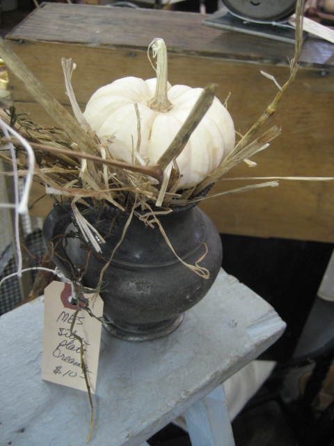 A Cottage Muse: vintage fall market weekend...