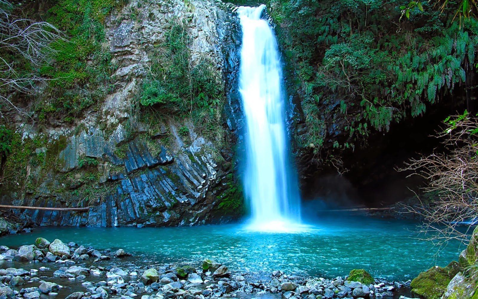 Waterval met veel stenen | HD Wallpapers