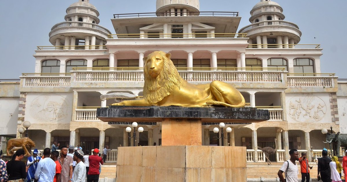 PAEDIA EXPRESS MULTIMEDIA : WHO STEPS IN AT AZAD PALACE?