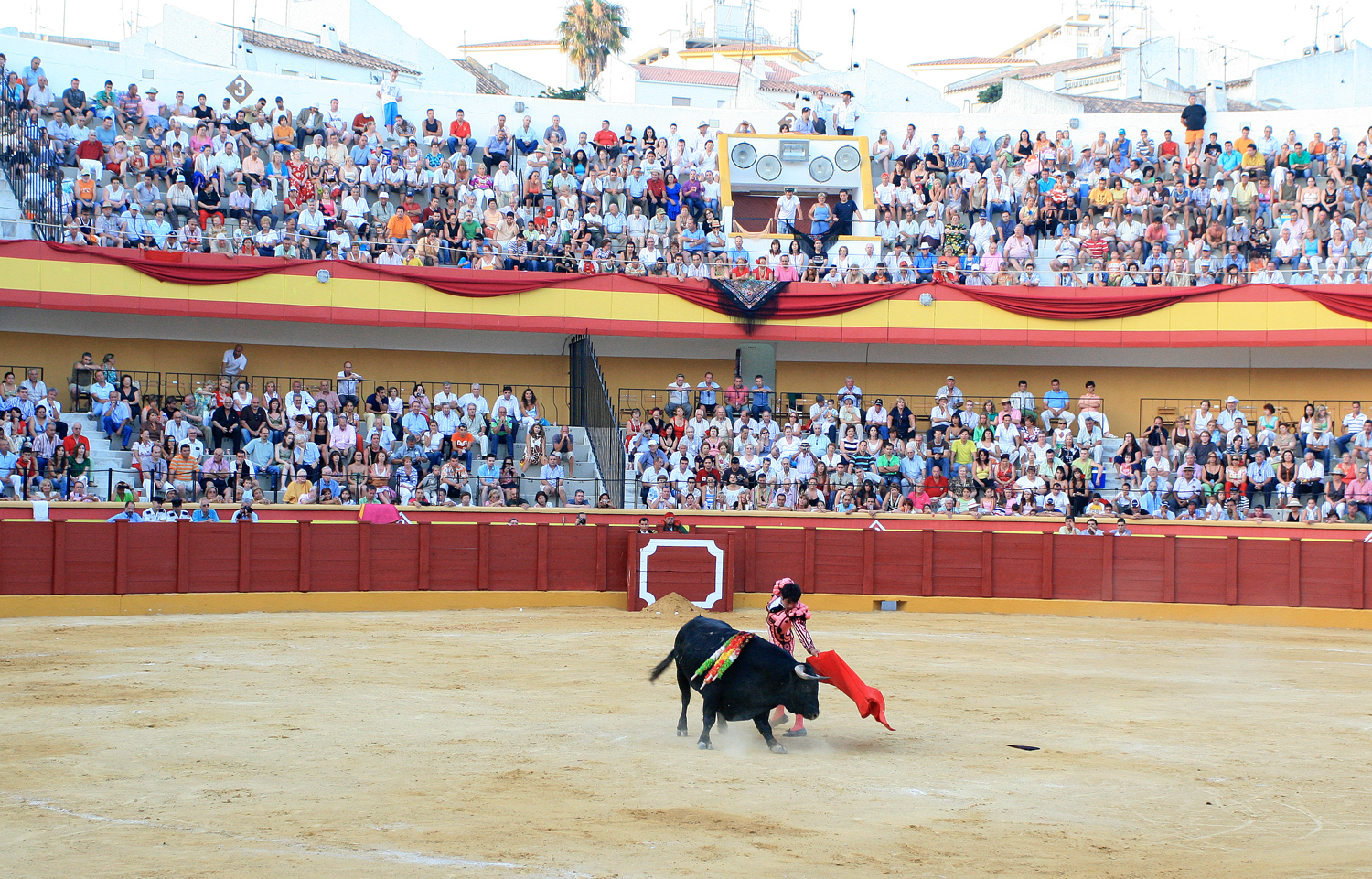Rafael Montesinos Rubio: Promoción de la temporada taurina en la Feria ...
