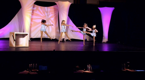 Moms Trapped Group Dance Costuume