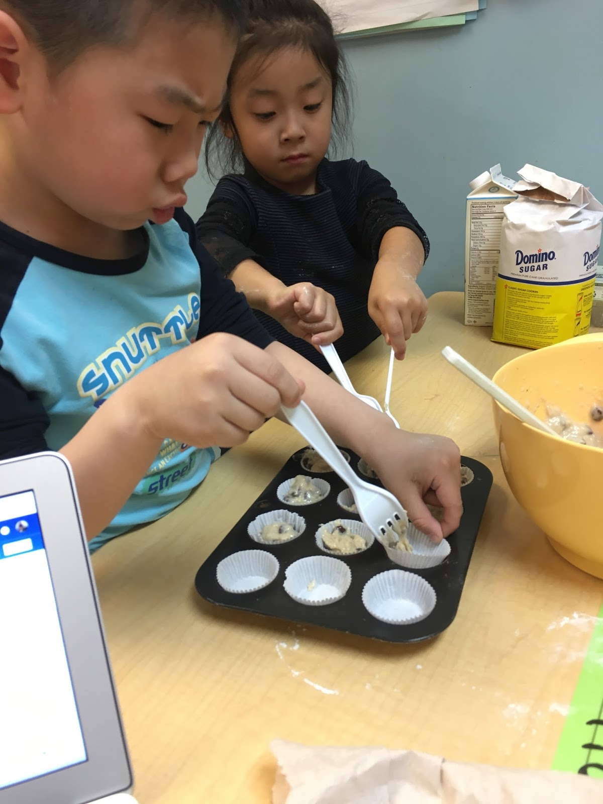 Little Kids, Big Ideas: Making Muffins