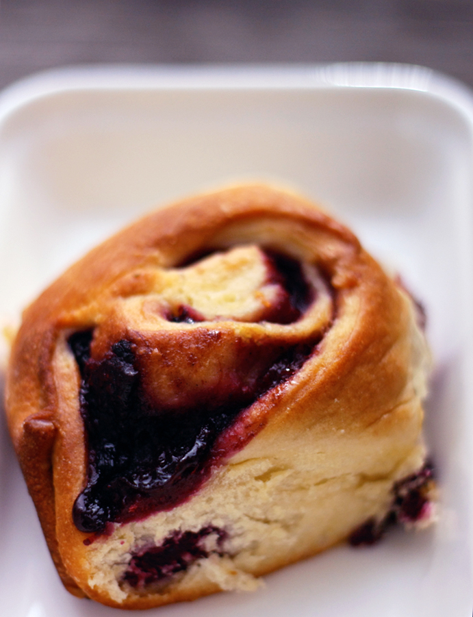 anchors & feathers: Plum-Blueberry-Rolls