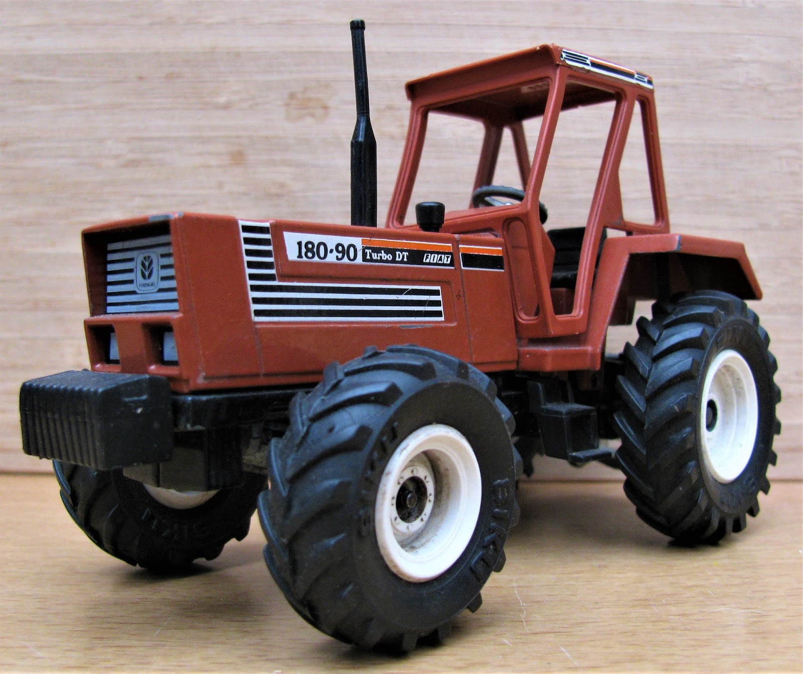 Siku Fotoblog.: Siku 2861 gekoppeld aan de Siku 1957 Fiat 180-90 ...