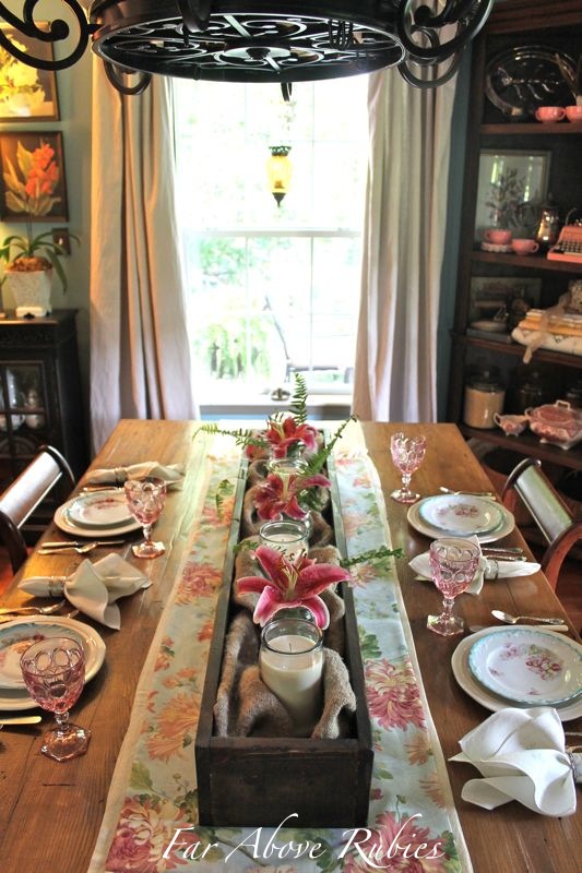 17 ways to use a long box as a centerpiece - Whispering Pines Homestead