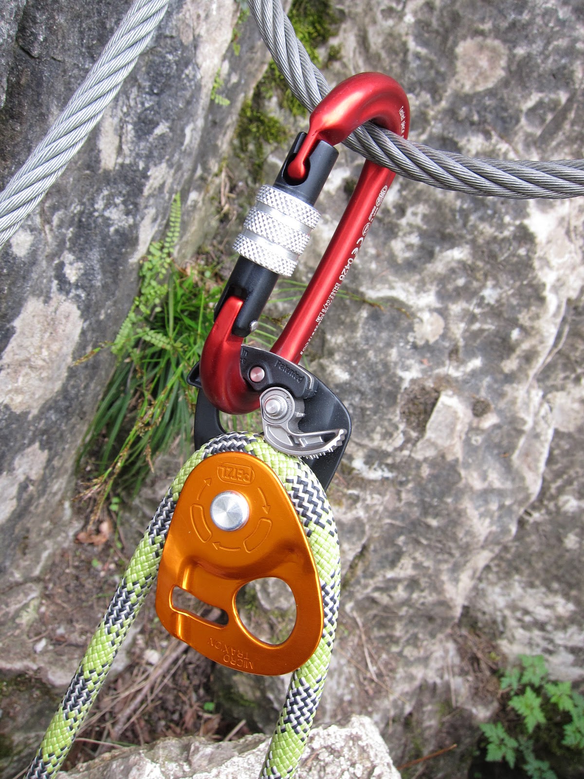 expeditionist.nl: Gear: Climbing Technoloy RollNLock