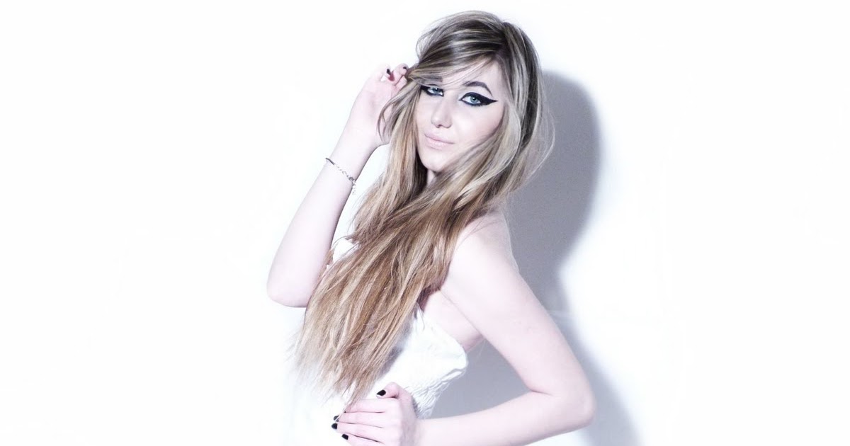 Teclye Christy News: ELLU UK. TECLYE PHOTO'S