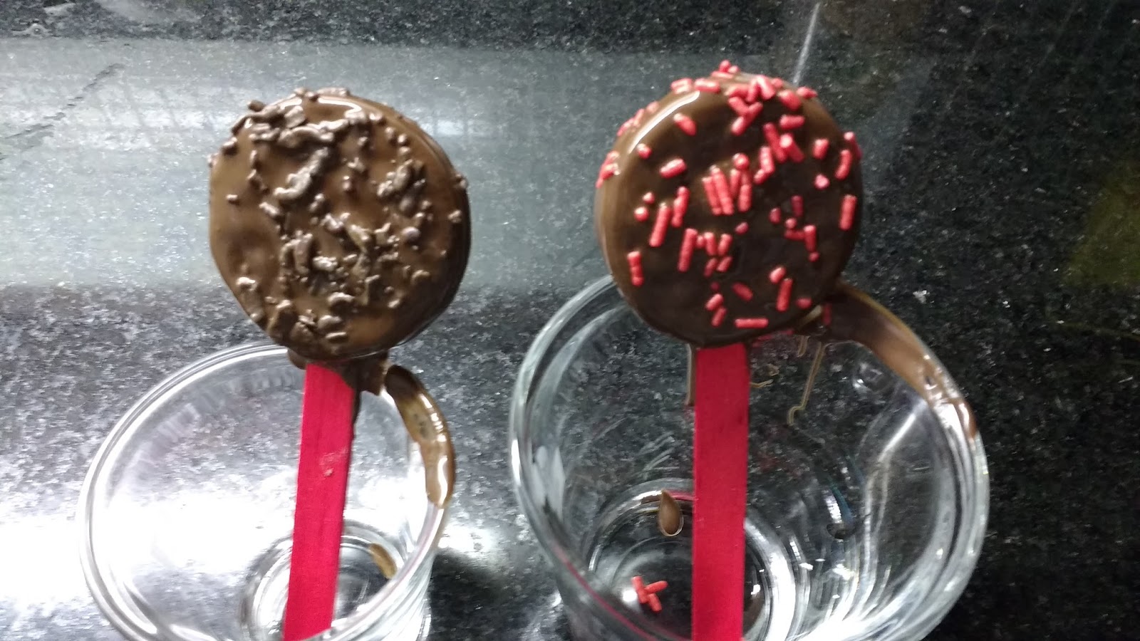 Bonequinha de Leite: Pirulito delicioso de Oreo - Como Fazer