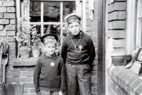 * ALAN MOORE WORLD *: Young Alan Moore by Darren Shan