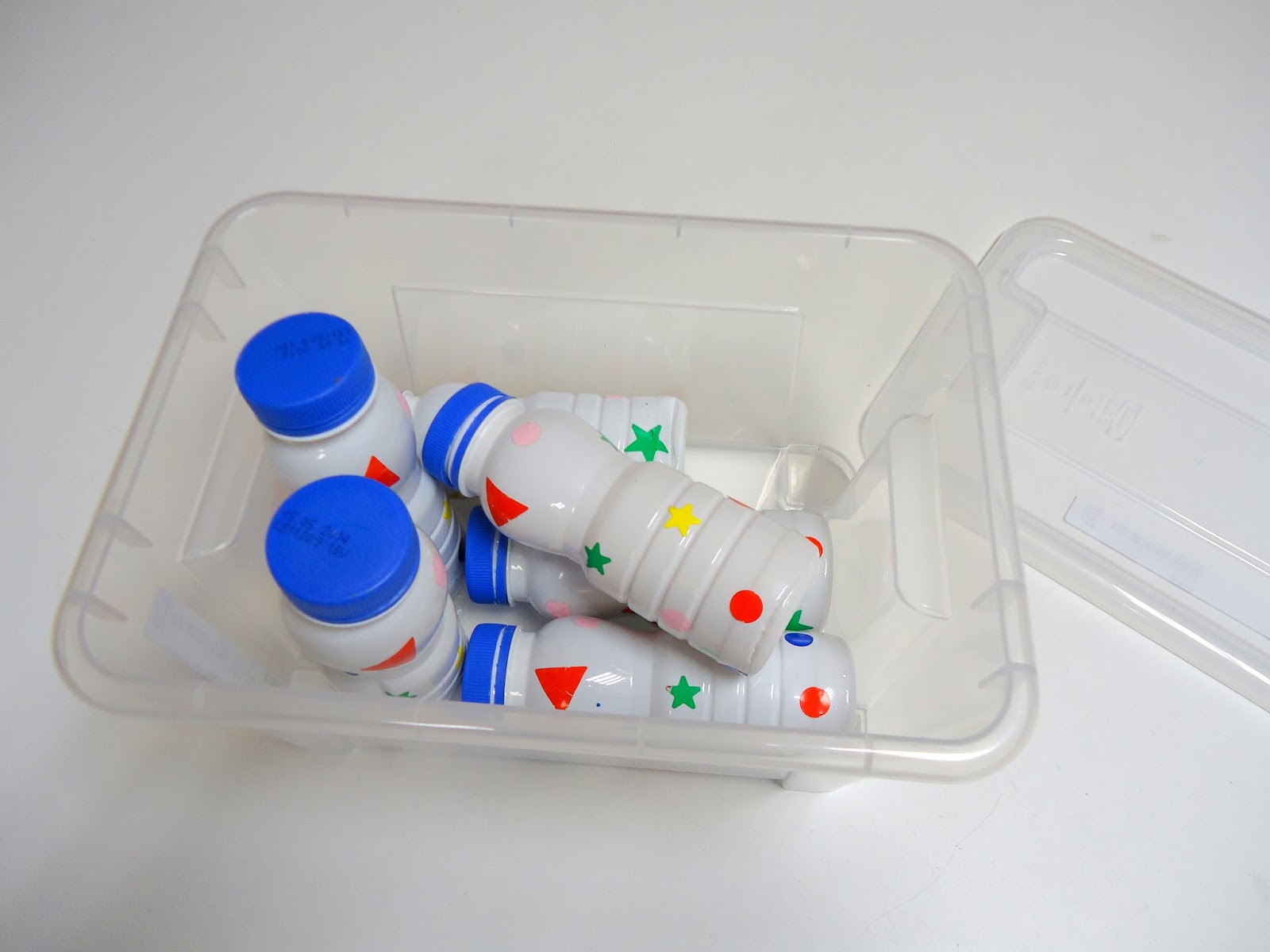 ENEBLOGGA: CREANDO JUEGOS MANIPULATIVOS CON BOTES