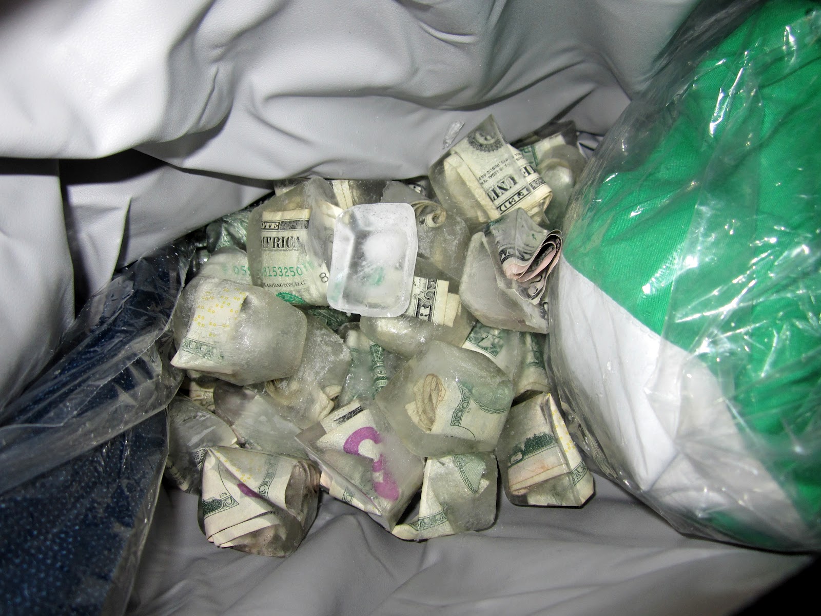 love, elizabethany: gift idea: i froze cash in ice cubes