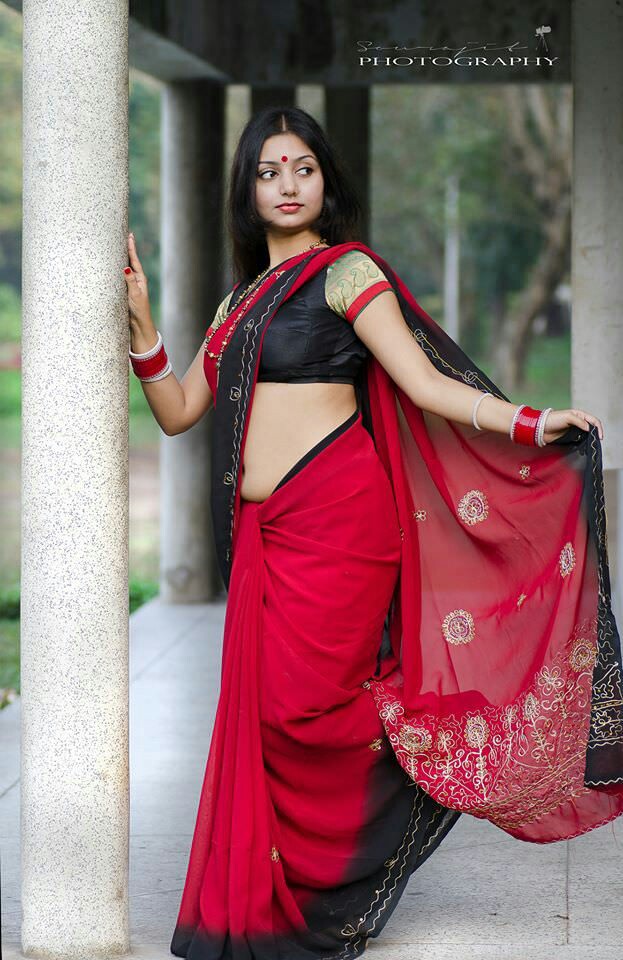 Hottest Internet Sensation Rupsa Saha: Stunning Saree Image Collection ...