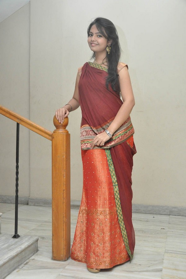 Mereena New Cute Stills | Tollywood,Kollywood Movie Wallpapers,Working ...