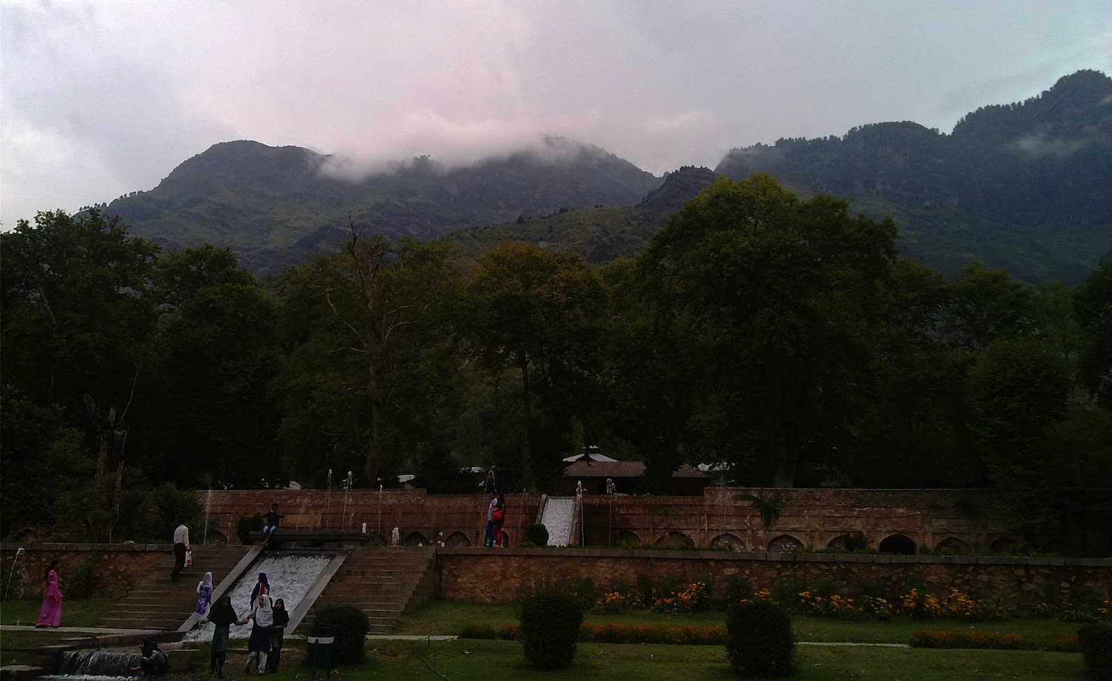 Exploring Srinagar: Nishat Bagh - Glimpse of a mughal era garden