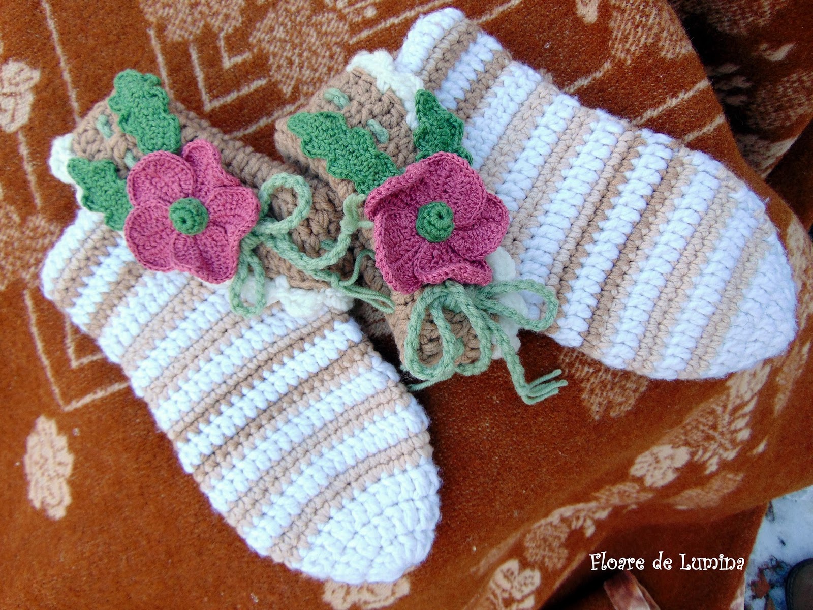 Floare de Lumina: botosei crosetati / sosete crosetate - tricotate manual