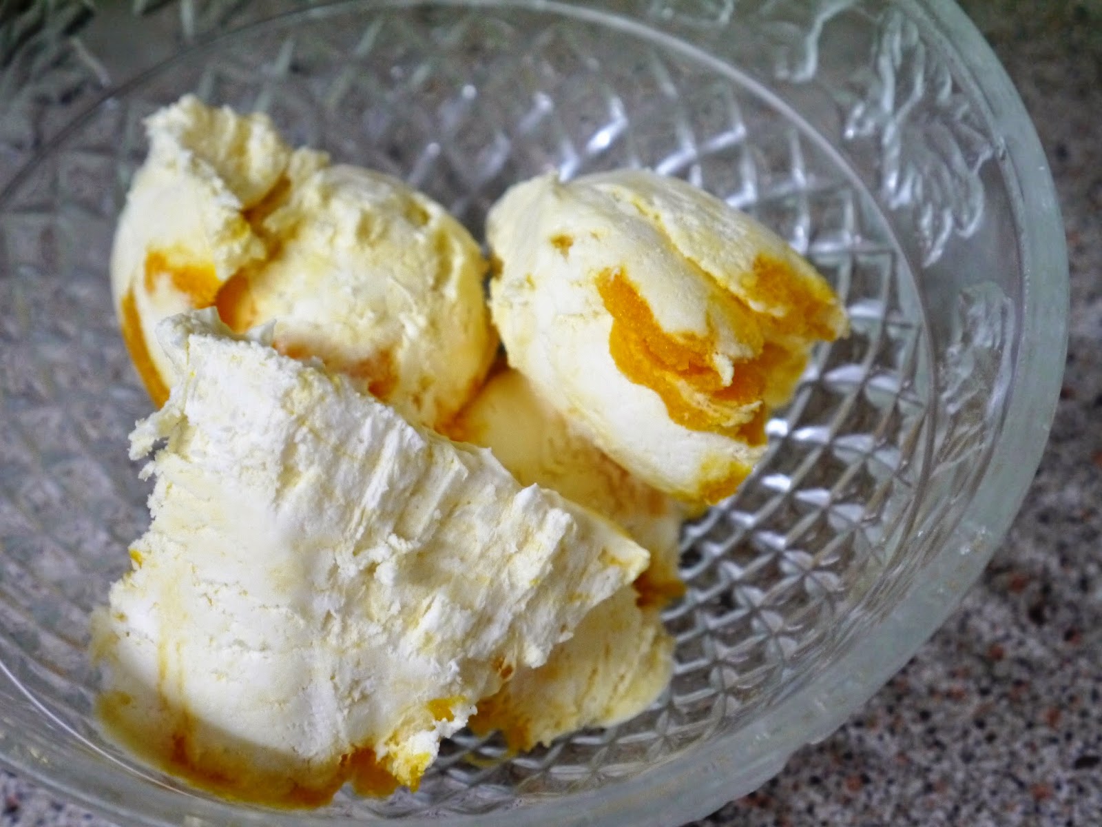 This Muslim Girl Bakes: No-Machine Mango Swirl Ice Cream
