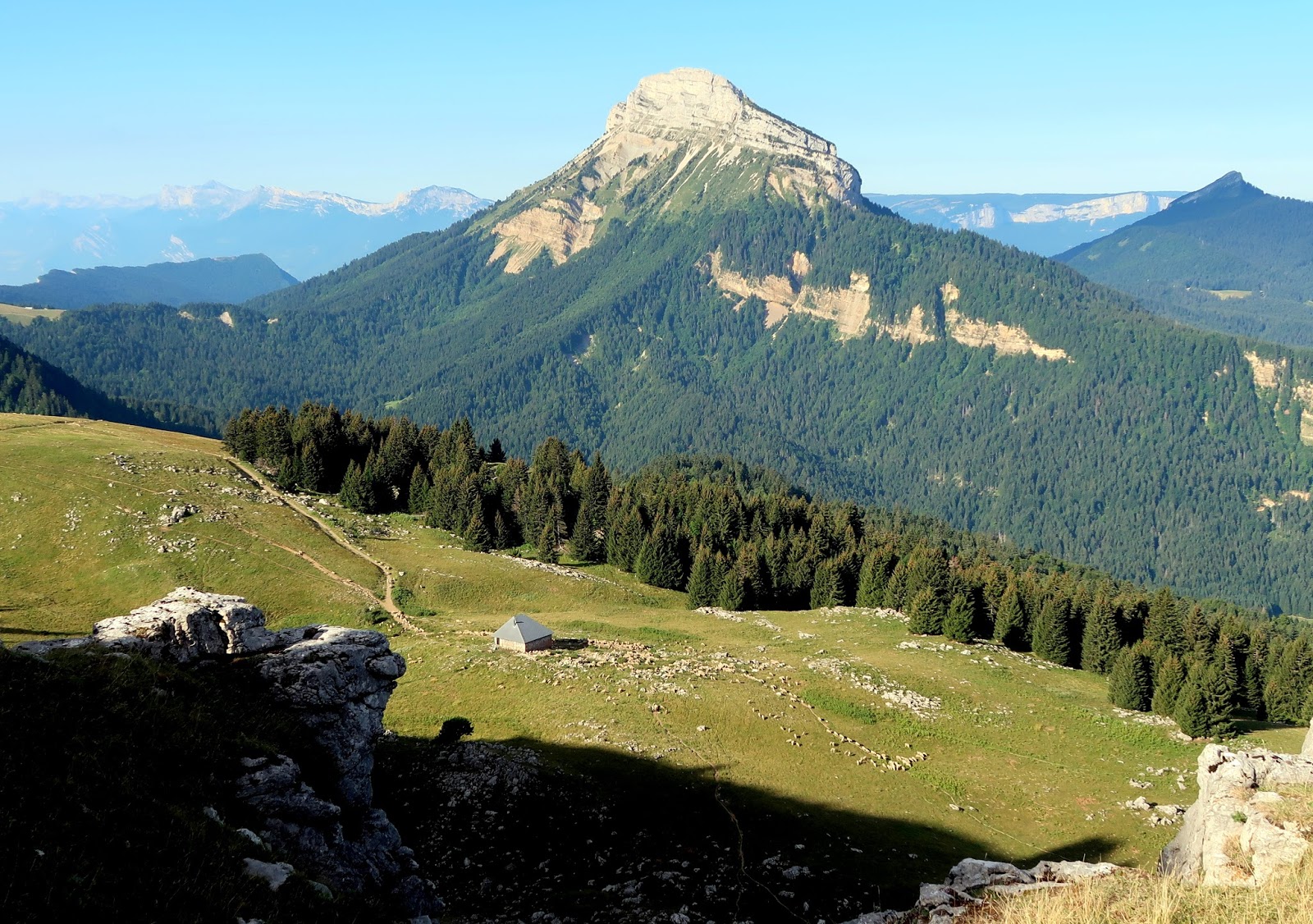 trekking de bernard: Le promeneur solitaire d'Arguille et de Pravouta