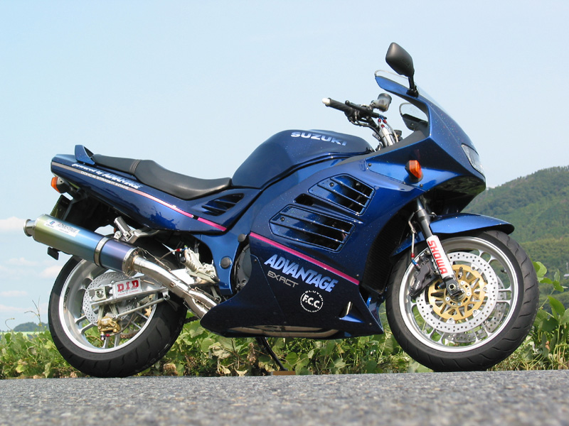 Racing Cafè: Suzuki RF 900 by Advantage
