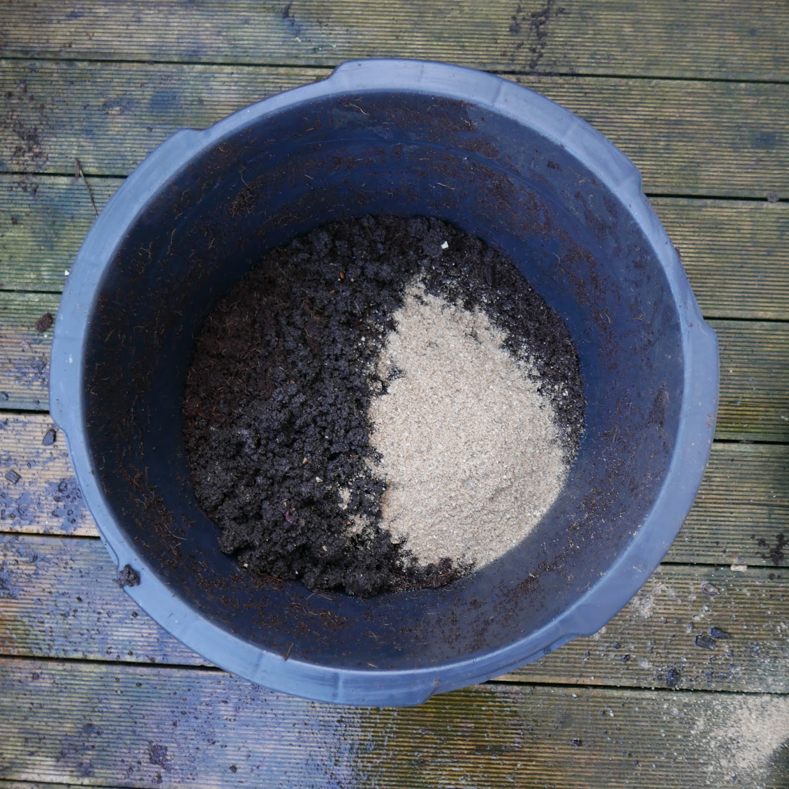 Le Compostier: Potgrond kun je zelf maken van je keukenafval en een ...