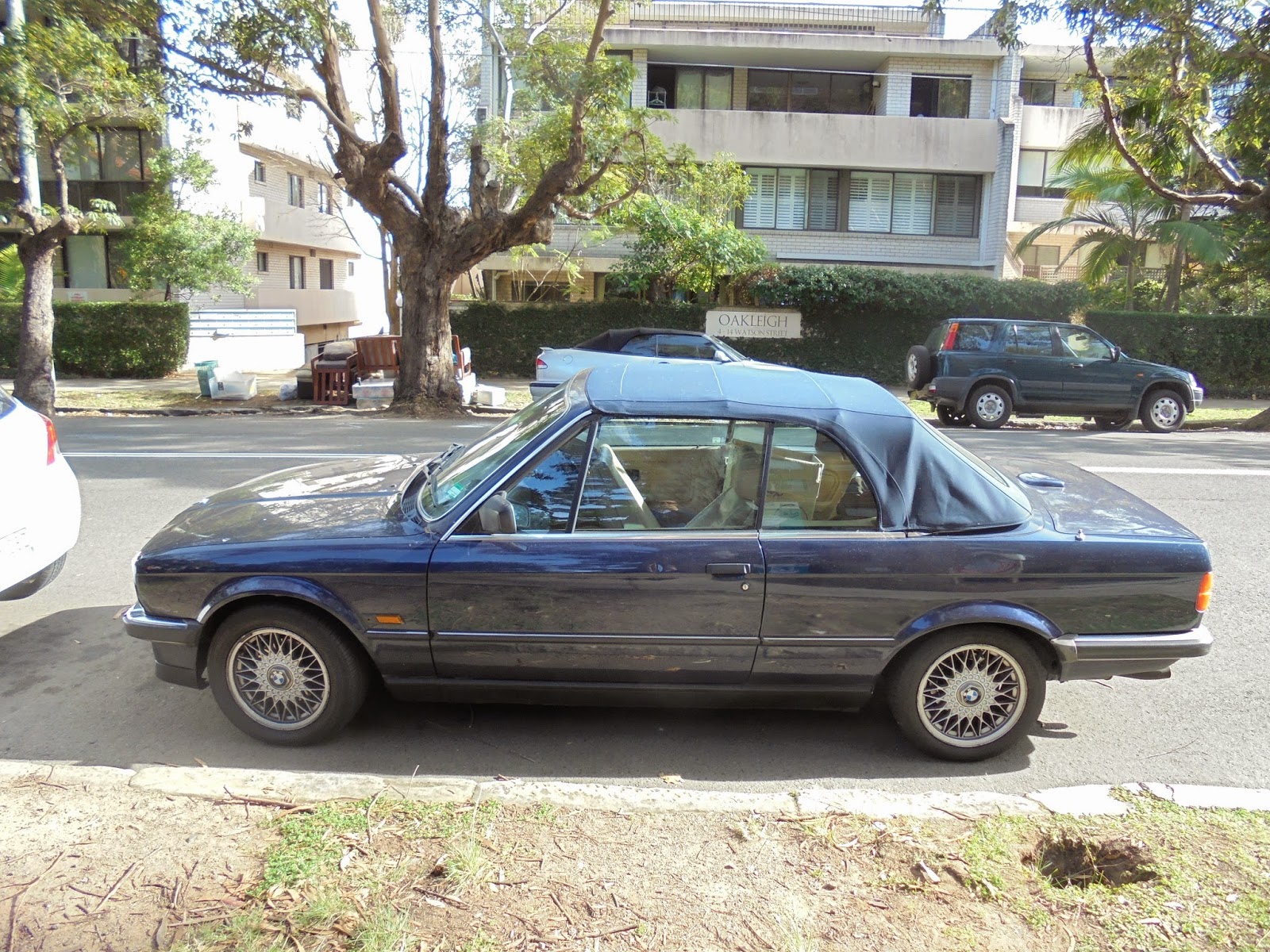 Aussie Old Parked Cars: 1985 BMW 325i Convertible (E30)