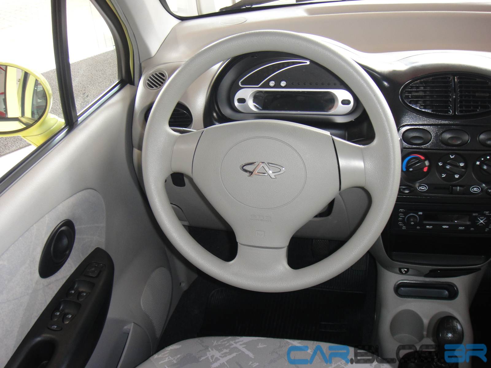 Chery QQ 2013: fotos, preço, consumo e ficha técnica e problemas