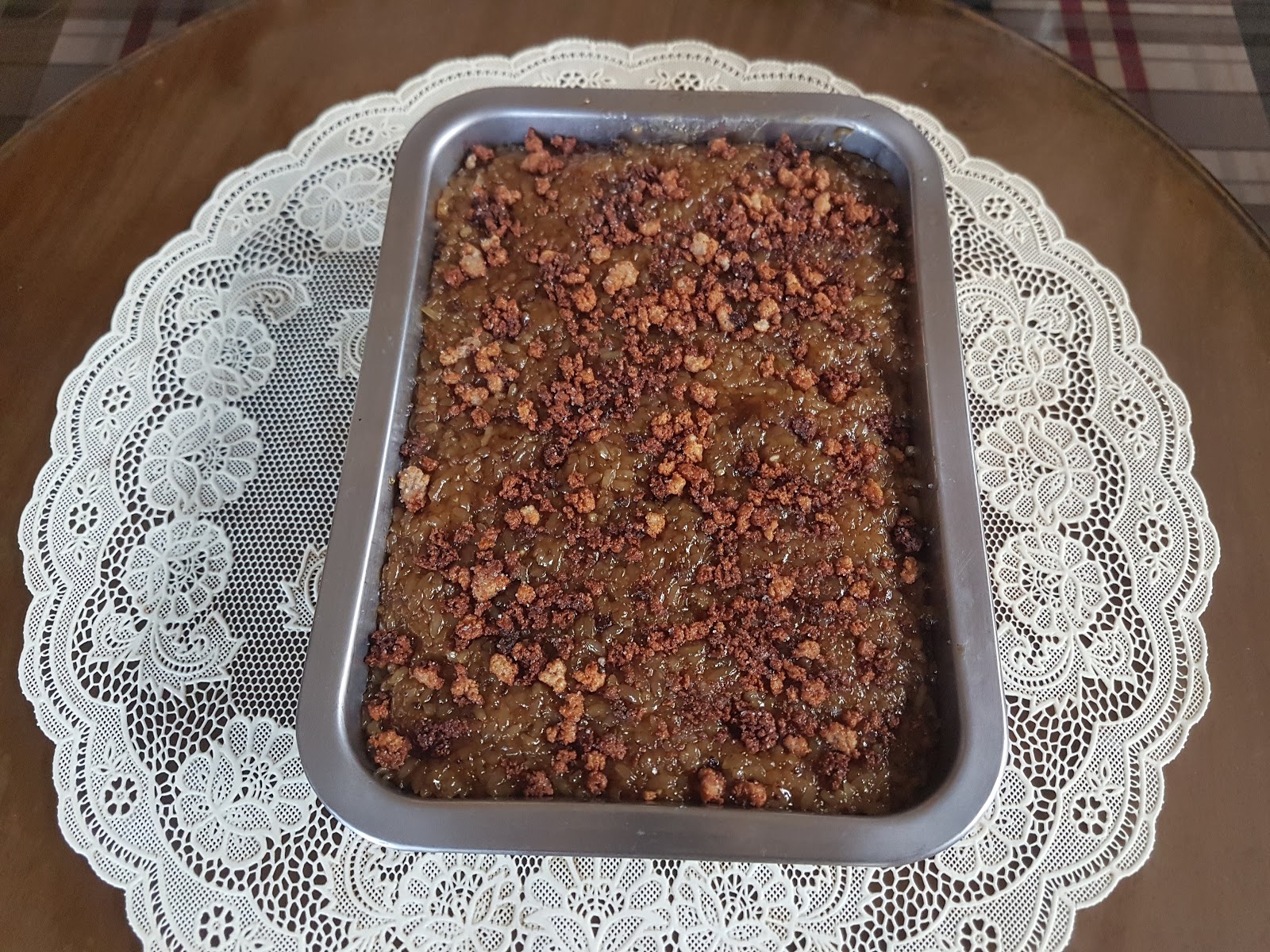 Biko with Latik Recipe (Sweet Rice Cake Garnished with Toasted Coconut ...