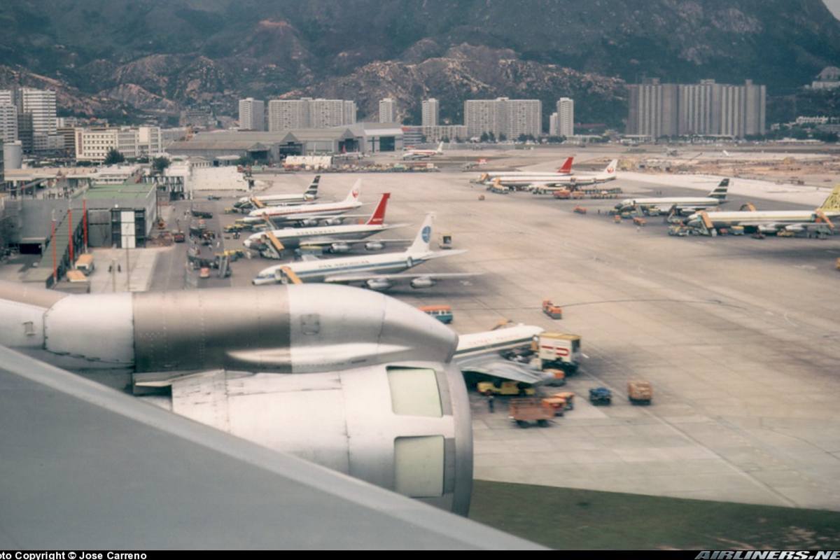 Charles Ryan's Flying Adventure: A Tribute to Kai Tak Airport and ...