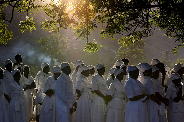 ¡No Pasarán!: Memória do Haiti - Rituais Vodu & Permanência de Rebeliões.