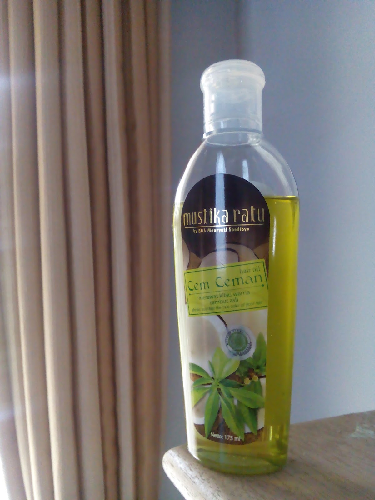 Simple Eve: [REVIEW] Mustika Ratu Cem-ceman Hair Oil