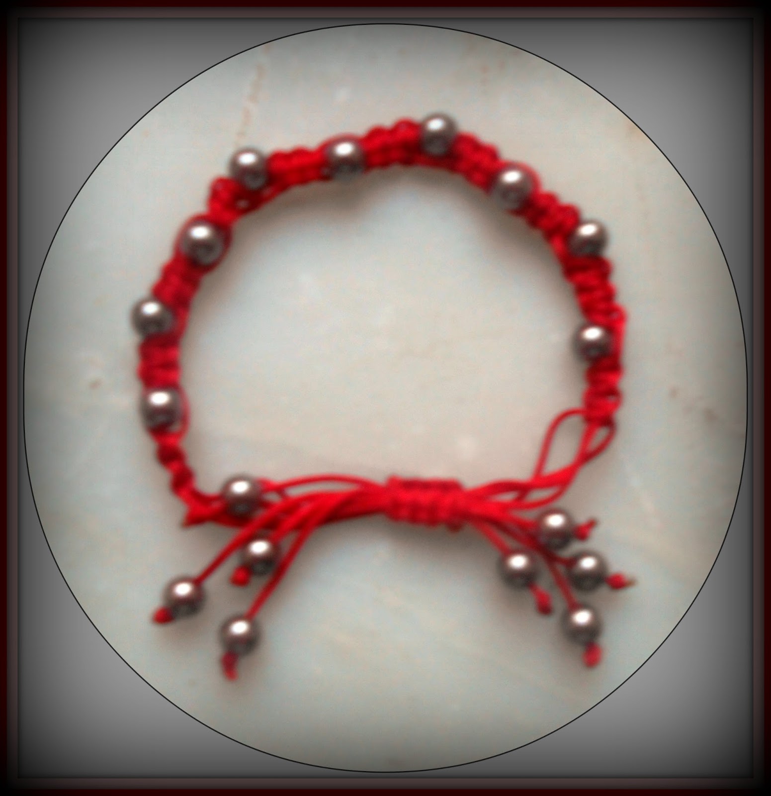 lila365idees: ΜΑΚΡΑΜΕ ΒΡΑΧΙΟΛΙ ΜΕ ΧΑΝΤΡΕΣ (BRACELET WITH BEADS)