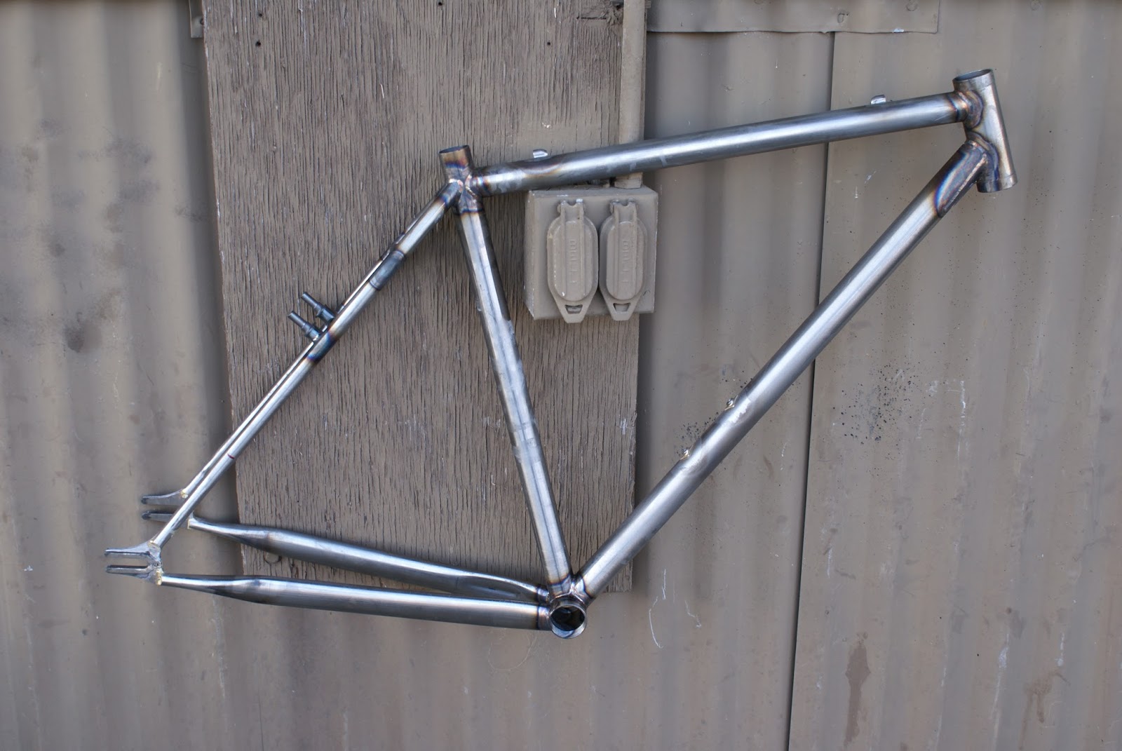 what's up in Santa Cruz: Single speed steel 'cross frame for So-Cal.