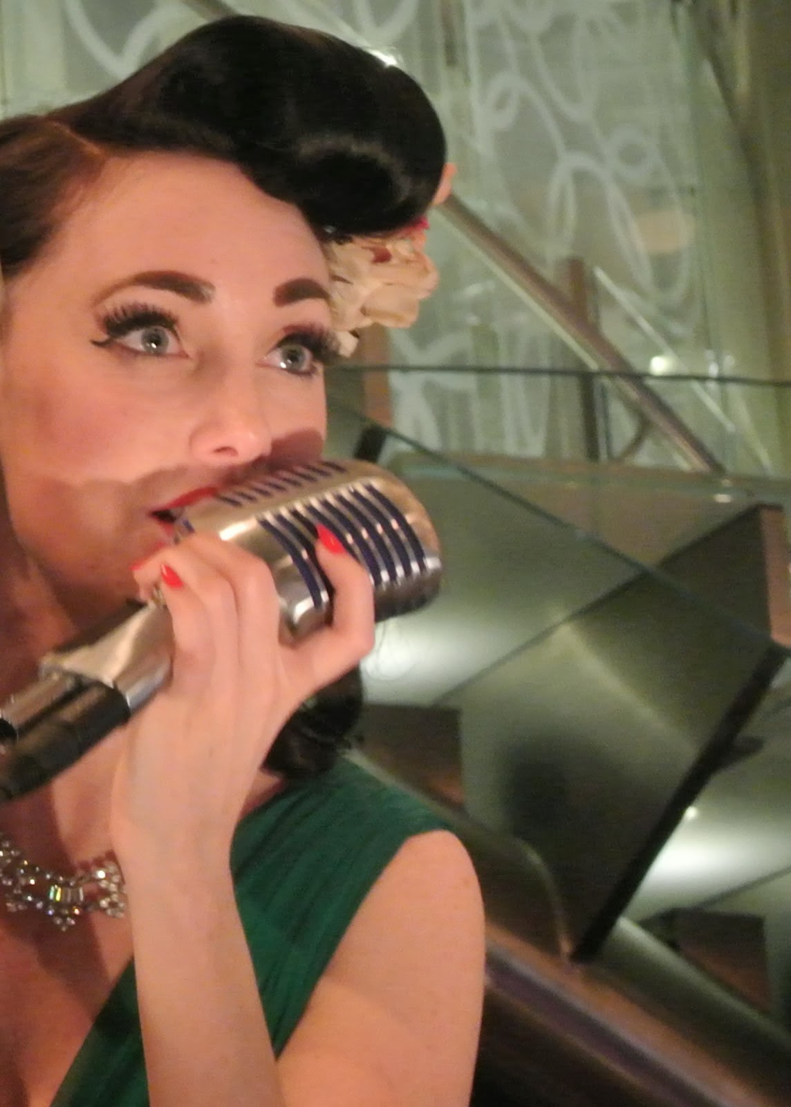 Pupilo Dilatado: JENNIFER KEITH CLIP!!! "BEI MIR BIST DU SCHOEN" (2011 ...