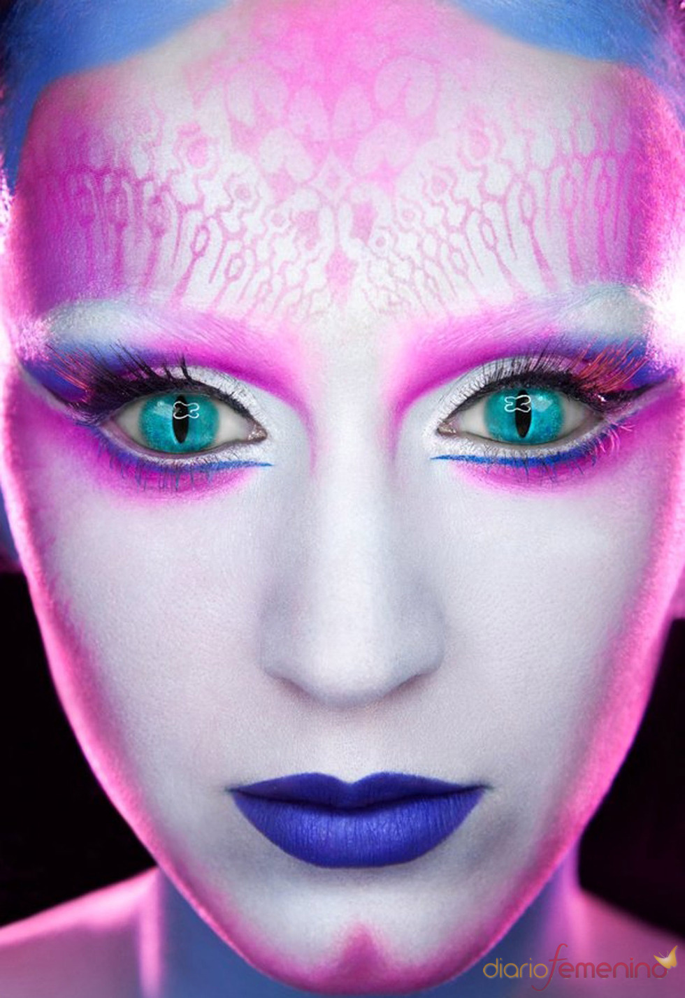 Kiss from a Rose: Katy Perry "E.T." ft. Kanye West