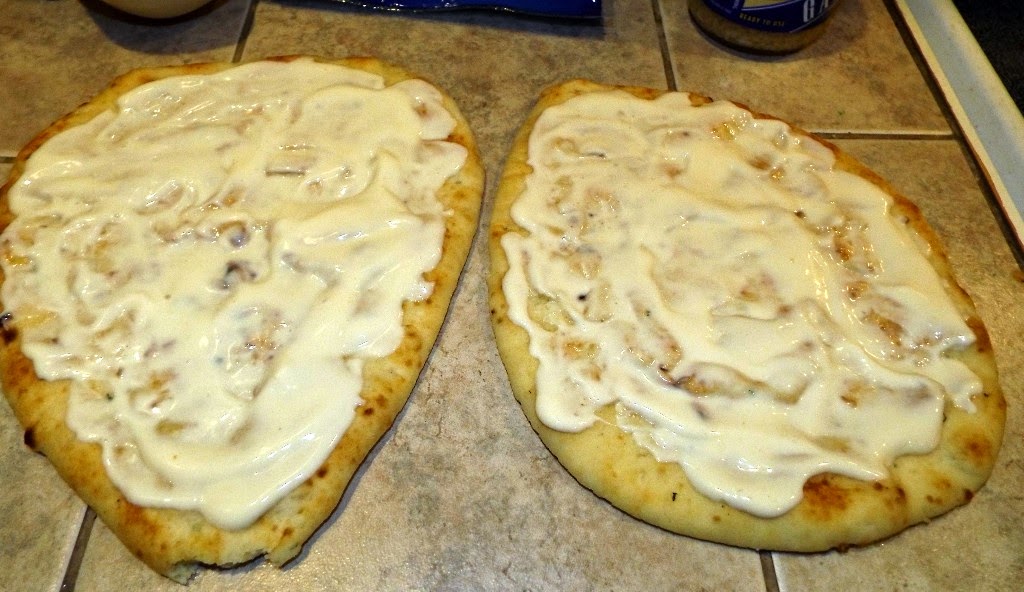 Clever, Crafty, Cookin' Mama: Cheesy Garlic Chicken Flat Bread