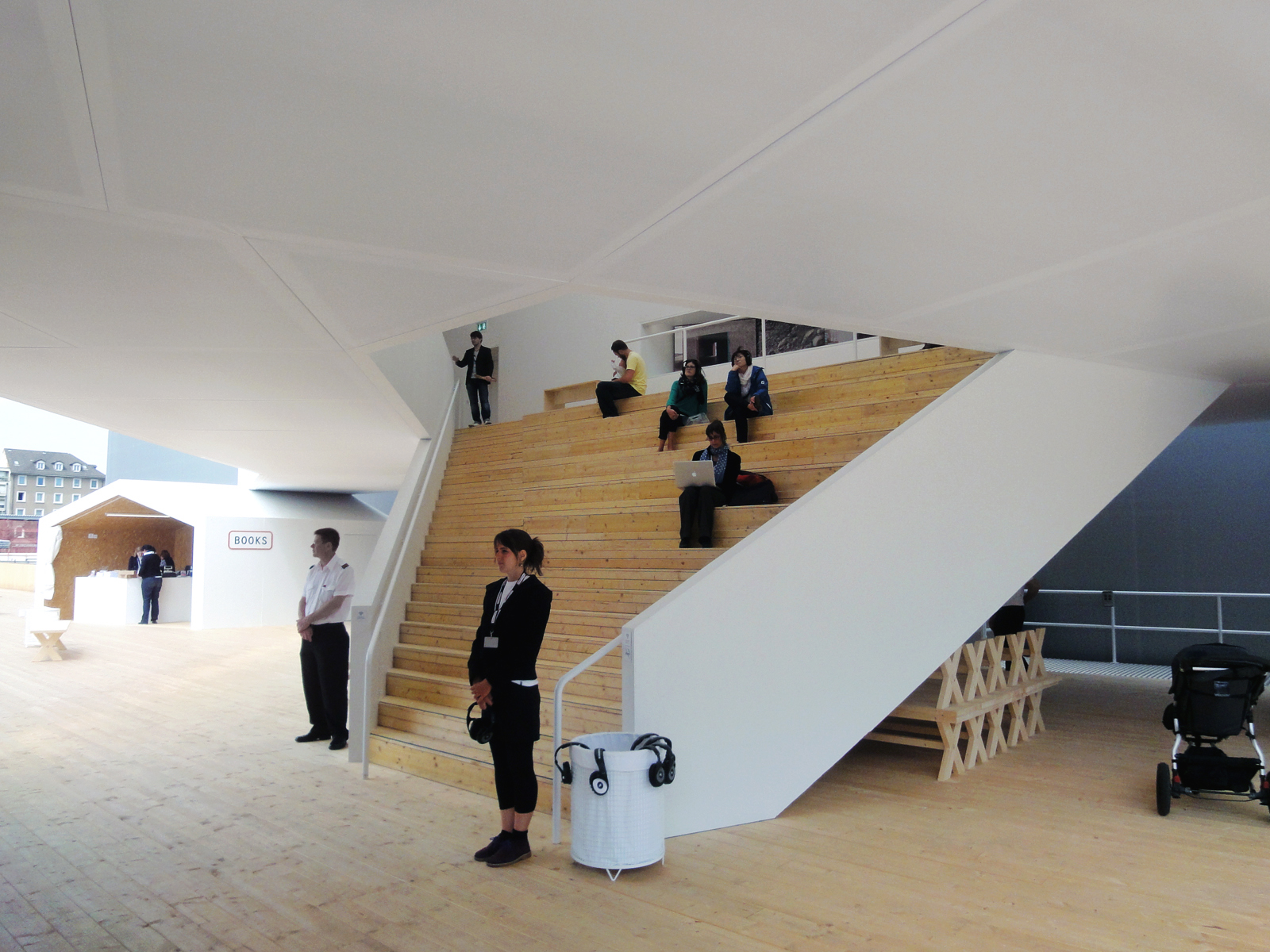 Human's Scribbles: The magic of weird angles