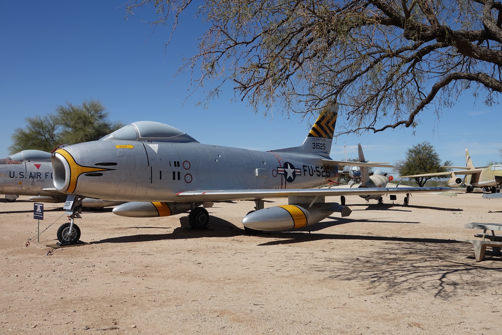 Blair's 軍事,警察及消防攝影: NORTH AMERICAN F-86H SABRE