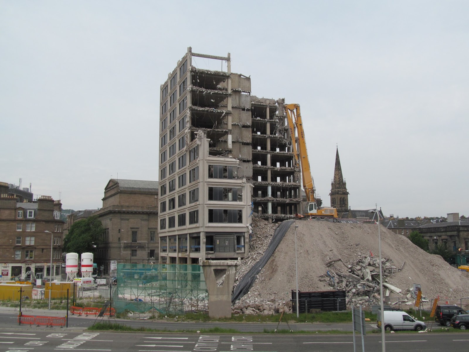Dundee Photos - City of Discovery: Demolition Of Tayside House 18 June 2013